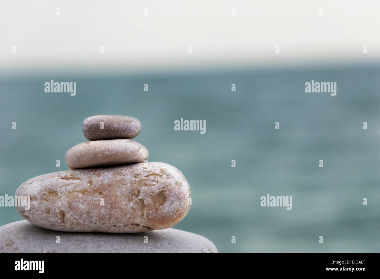 Overlapping stones hi-res stock photography and images - Alamy