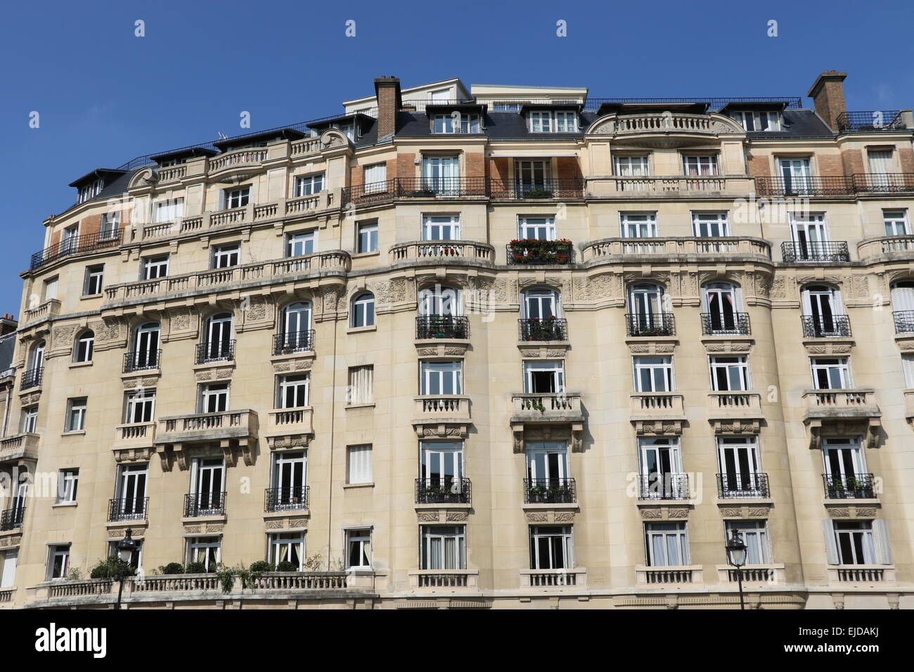 A building in Paris Stock Photo - Alamy