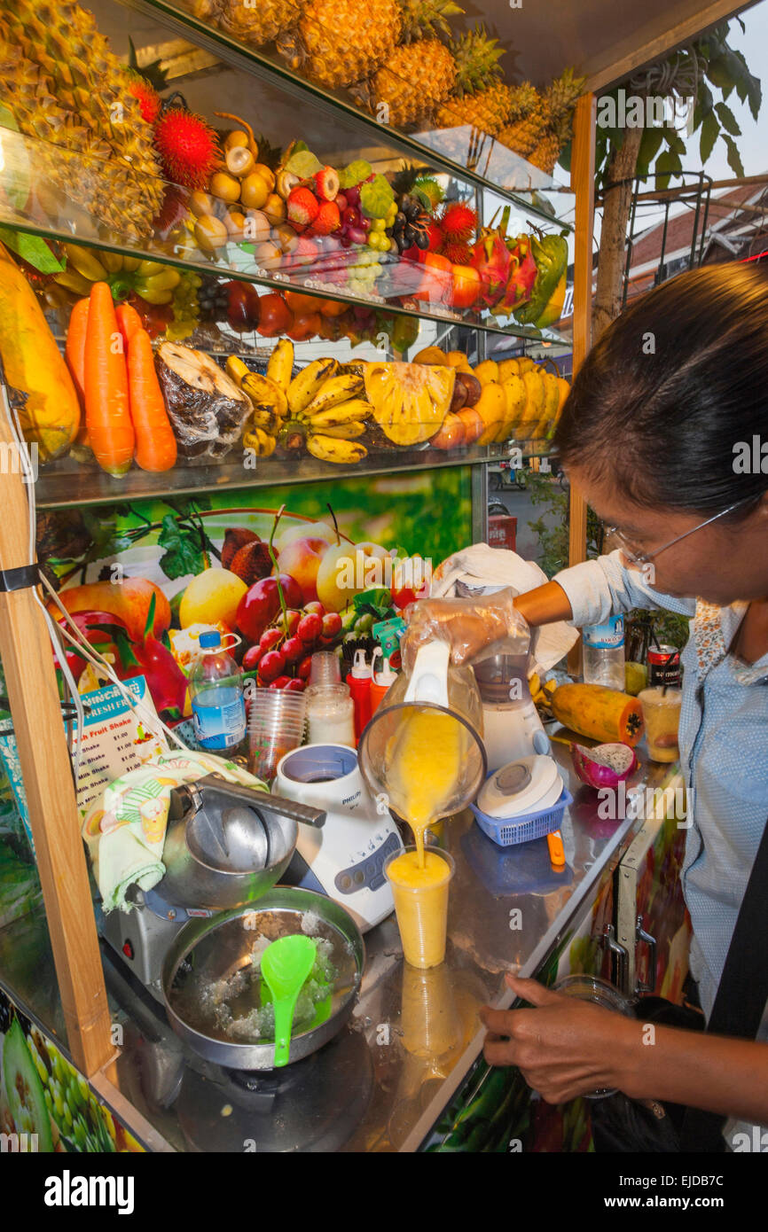 Vendor making juices hi-res stock photography and images - Alamy