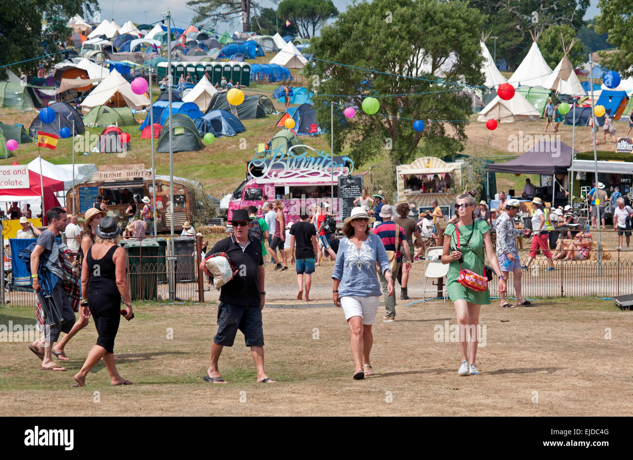 Summer crowds at port eliot hi-res stock photography and images - Alamy