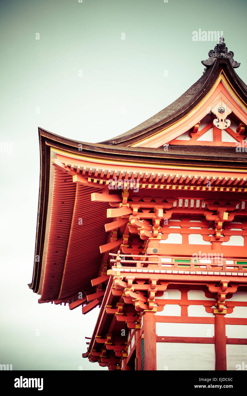 Front gate at Kiyomizu-dera Temple in Kyoto, Japan Stock Photo - Alamy
