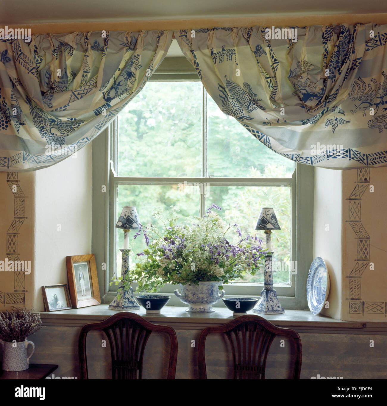 Blue willow pattern hi-res stock photography and images - Alamy