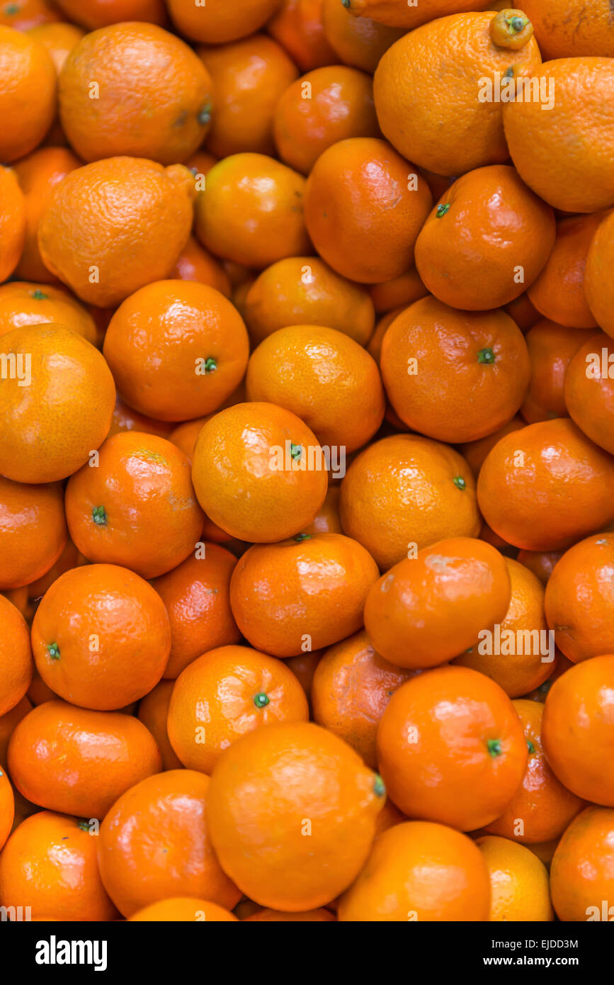 Fresh oranges on display Stock Photo - Alamy