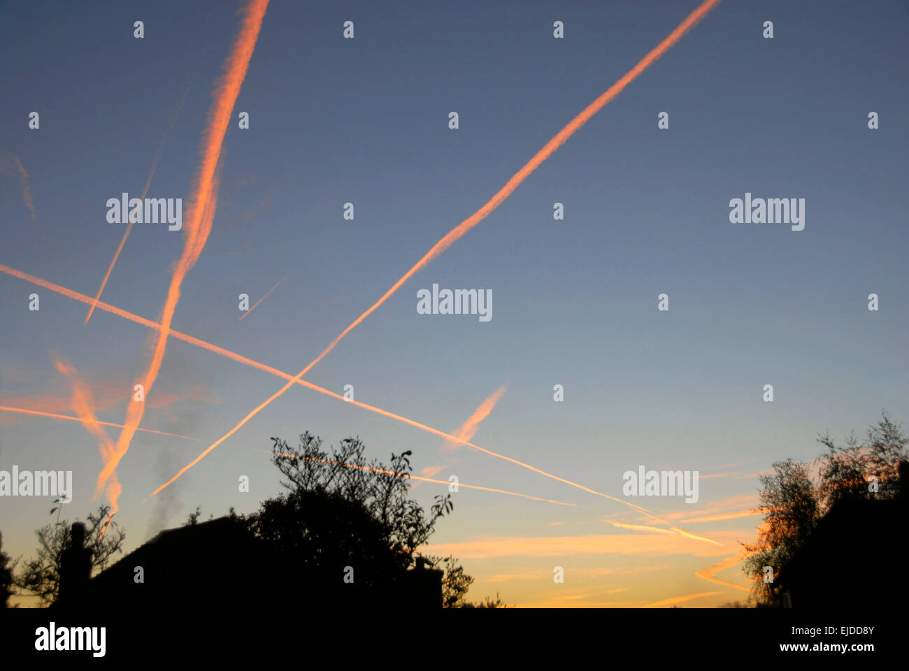 Contrails of aircraft hi-res stock photography and images - Alamy