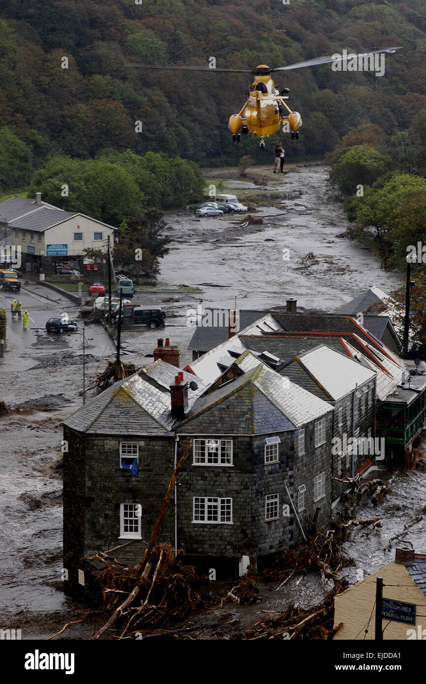 Boscastle floods emergency services scene hi-res stock photography and ...