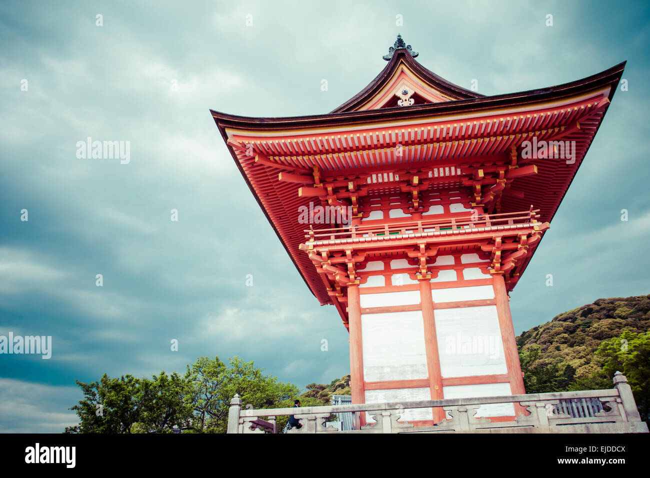 Front gate at Kiyomizu-dera Temple in Kyoto, Japan Stock Photo - Alamy