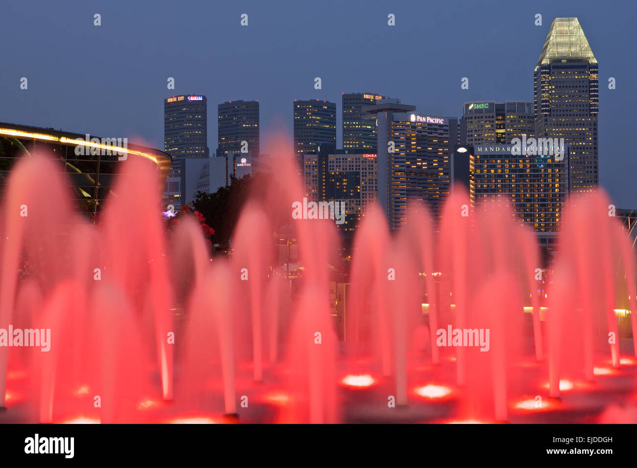 Red Fountains Outside The Fullerton Bay Hotel With The Singapore Night ...