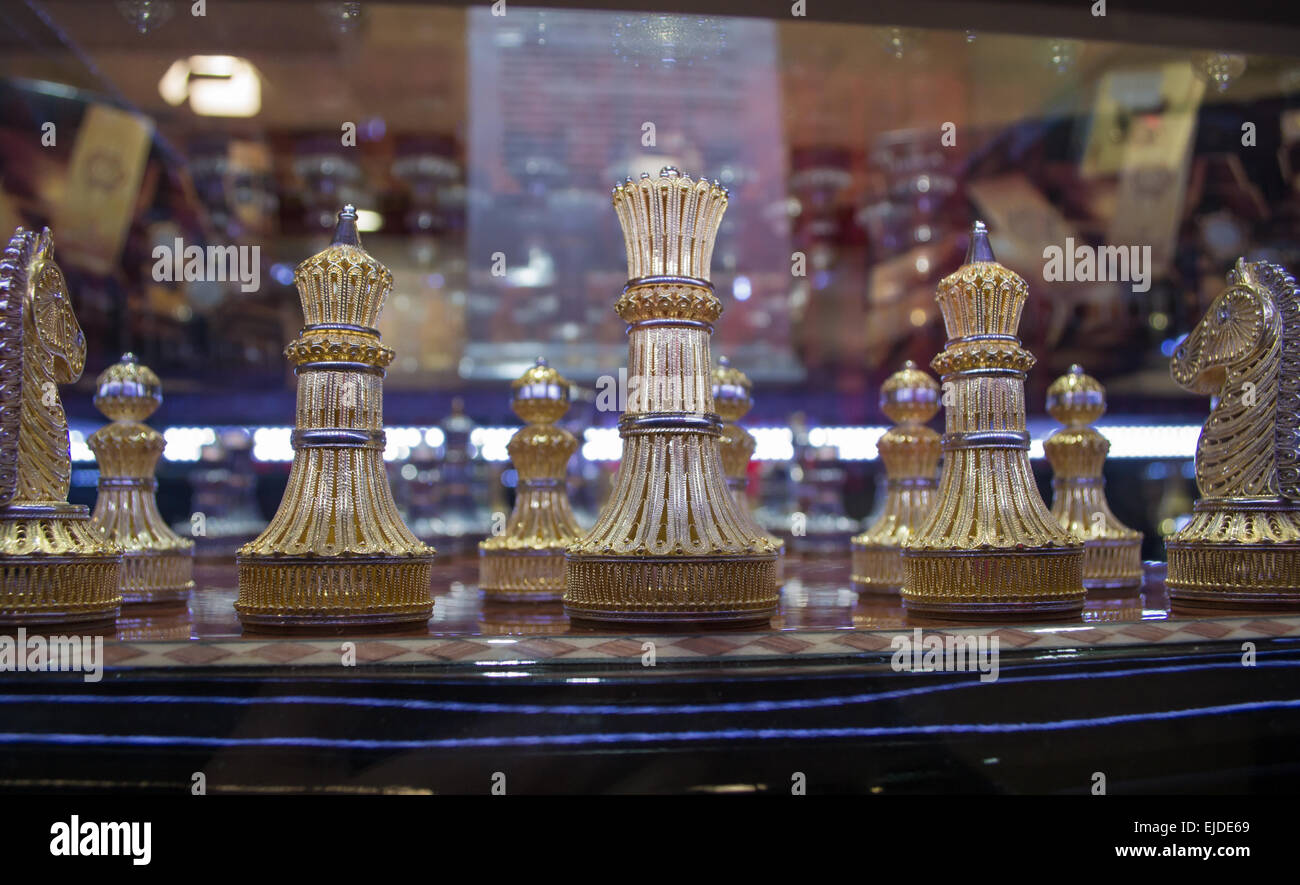 Gold chess piece hi-res stock photography and images - Alamy