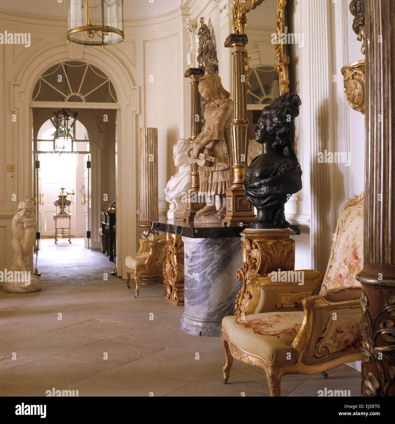 Classical statues hi-res stock photography and images - Alamy