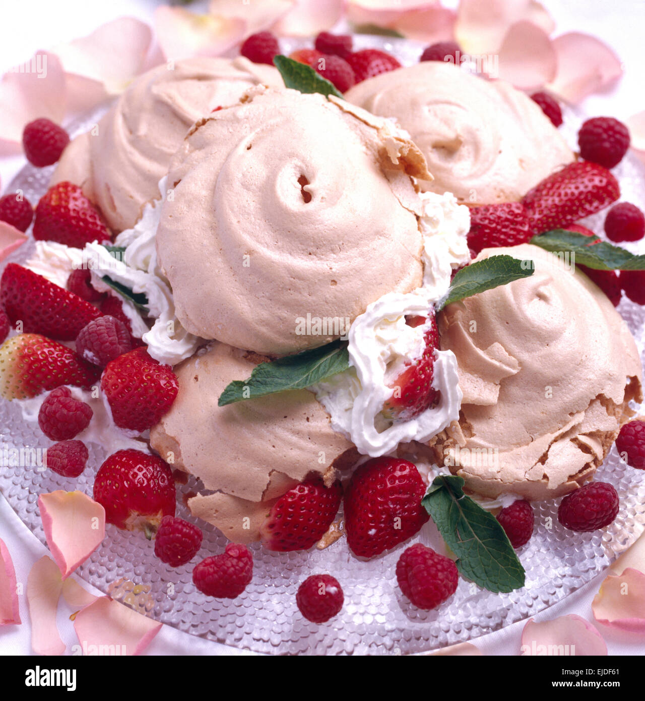 Close-up of a raspberry Pavlova Stock Photo - Alamy