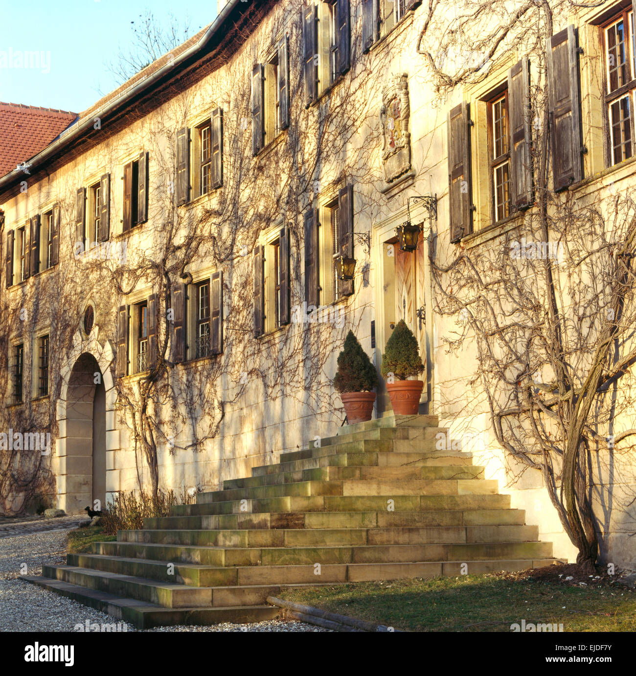 Grand house exterior hi-res stock photography and images - Alamy