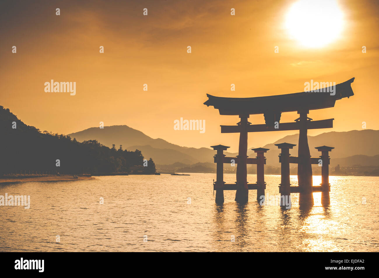 Miyajima, Famous big Shinto torii standing in the ocean in Hiroshima ...