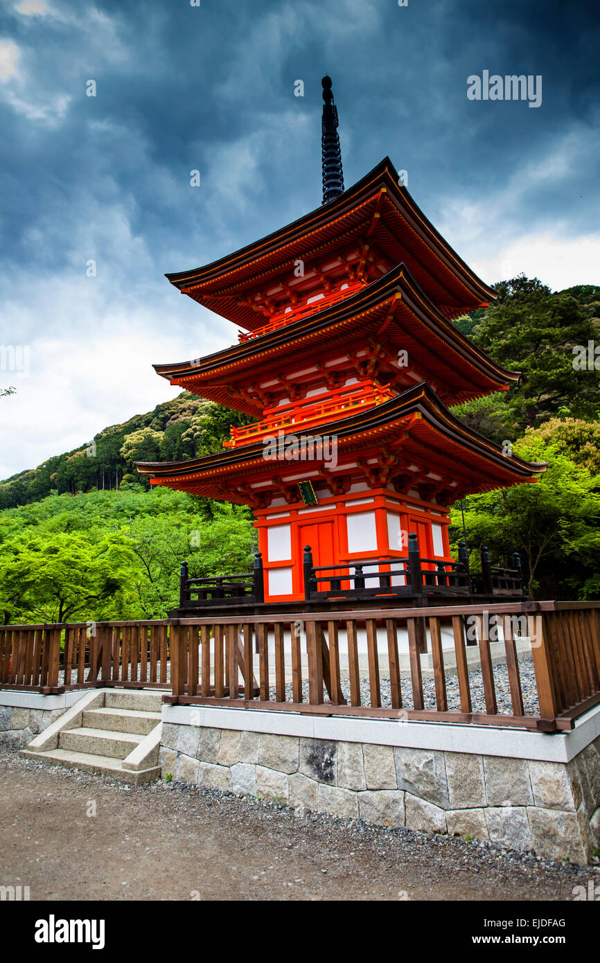 Kiyomizudera three storied pagoda hi-res stock photography and images ...
