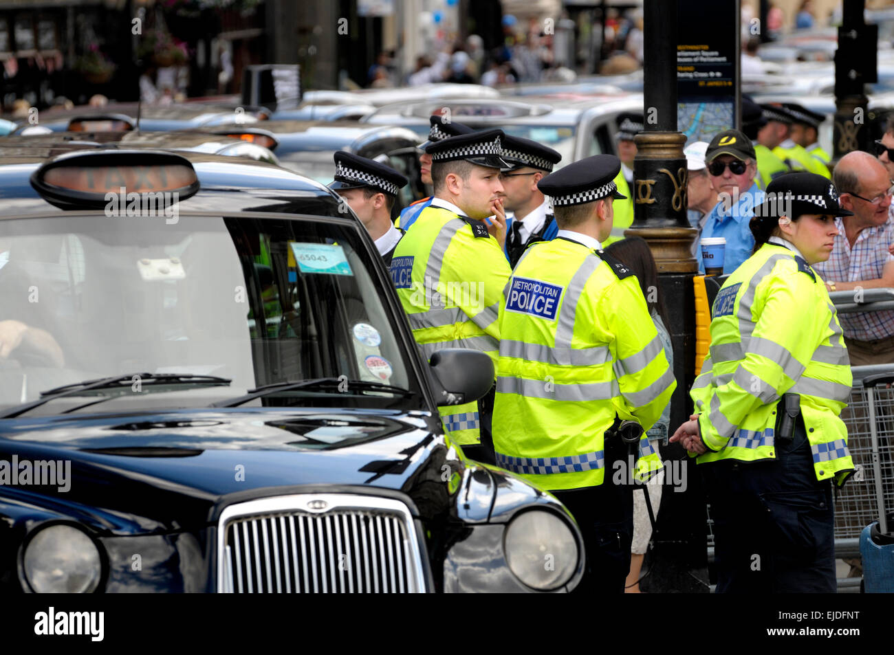 Group of uniformed police officers hi-res stock photography and images ...