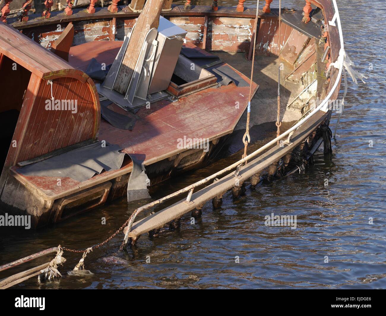 Sunken boat in clear hi-res stock photography and images - Alamy