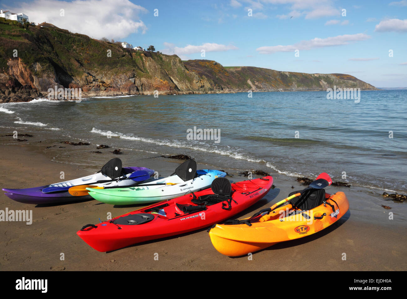 Yellow and red kayaks on a sandy Cornish beach Stock Photo - Alamy