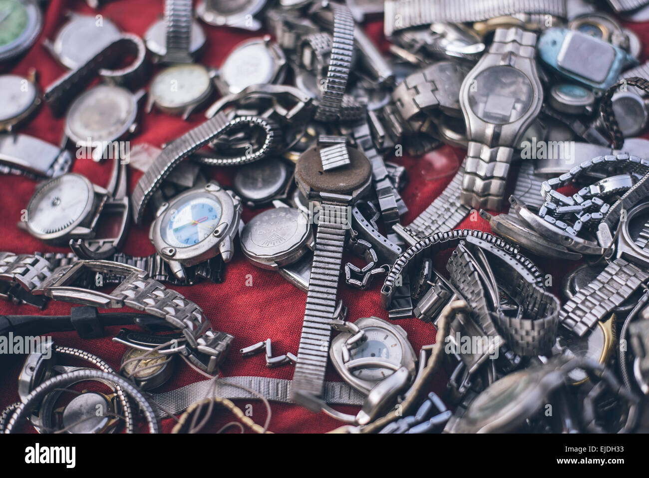 The broken watch Stock Photo - Alamy