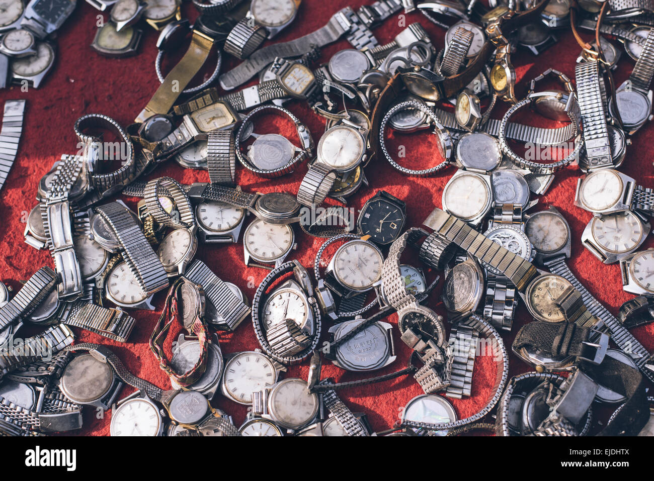 The broken watch Stock Photo - Alamy