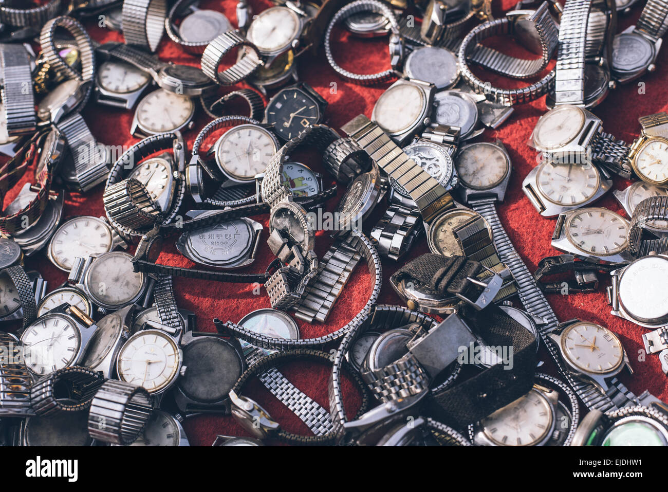 The broken watch Stock Photo - Alamy