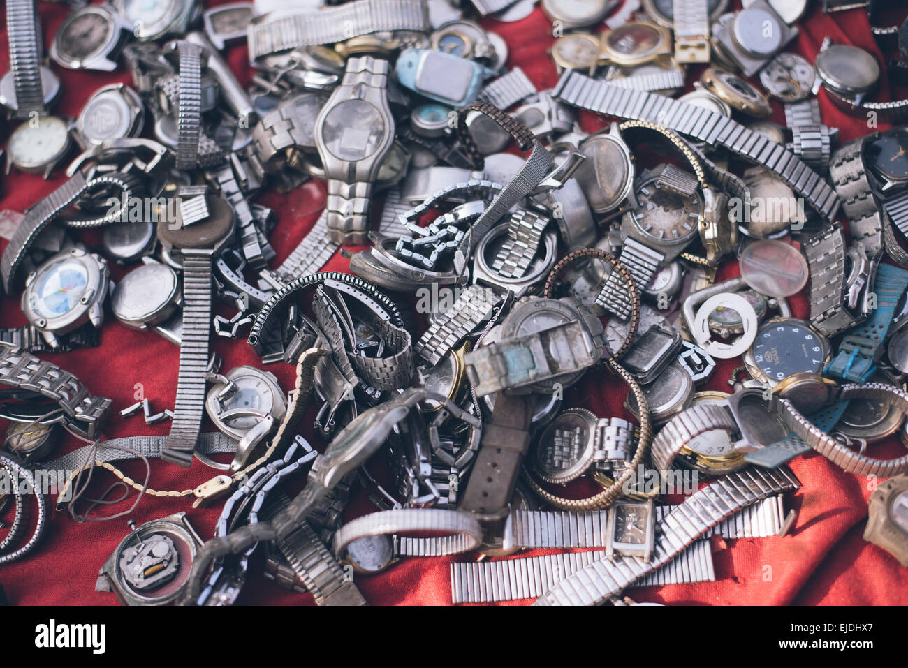 The broken watch Stock Photo - Alamy