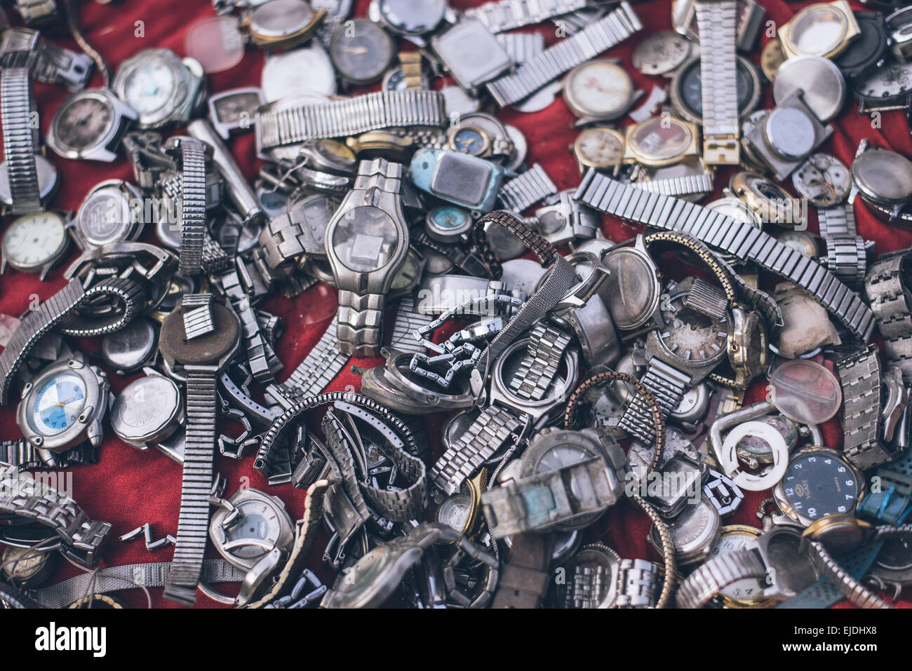 The broken watch Stock Photo - Alamy