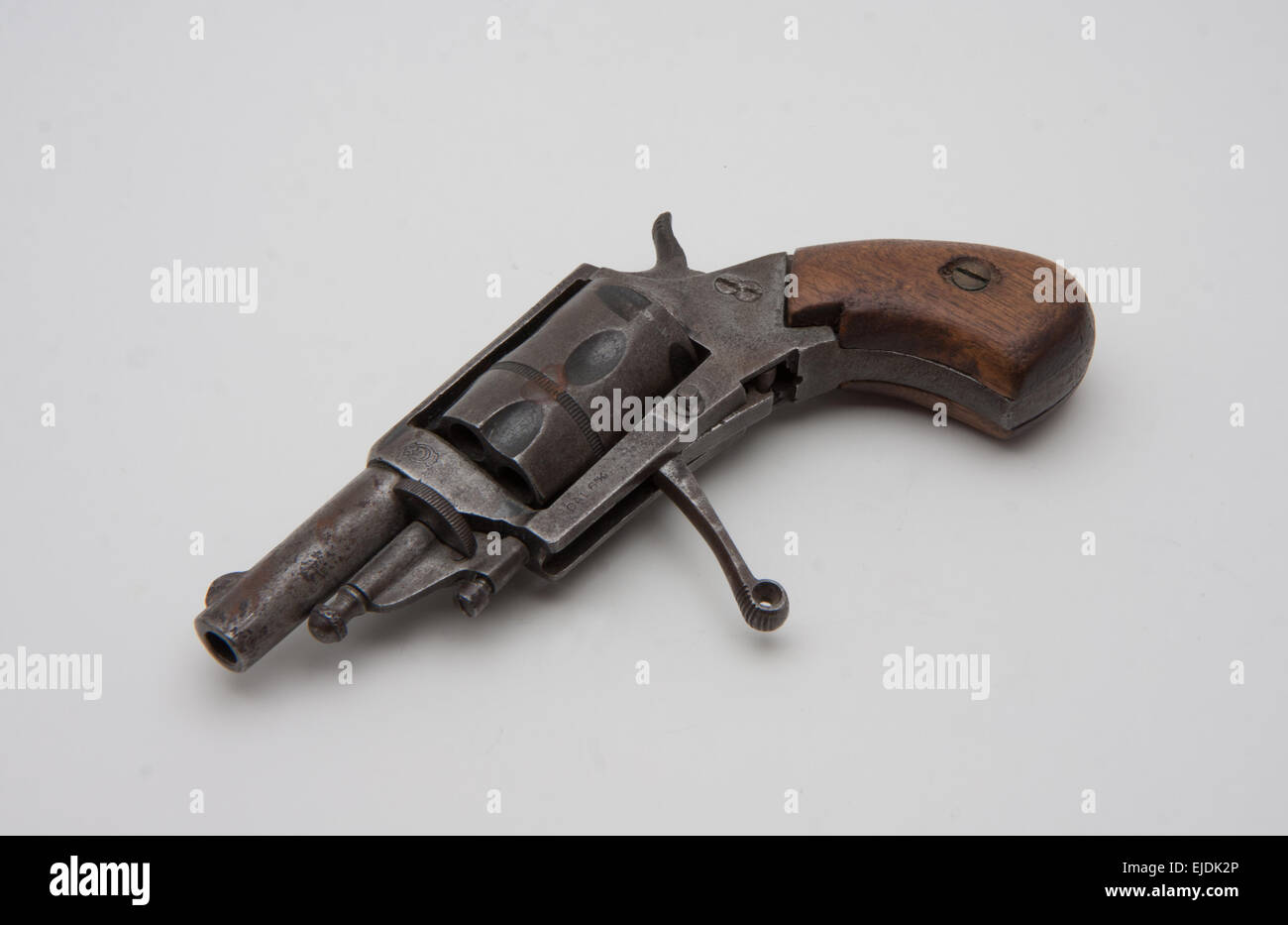 old style derringer revolver rusted and damaged Stock Photo - Alamy