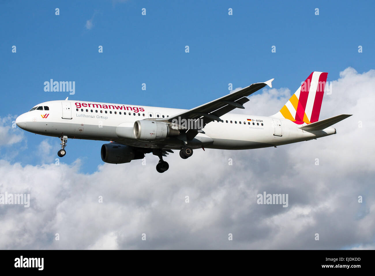 Airbus a320 aircraft plane uk hi-res stock photography and images - Alamy