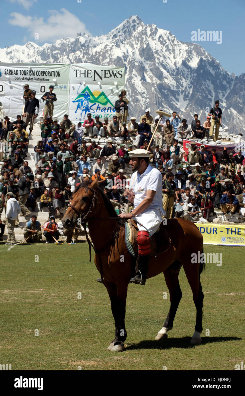 Rival polo teams from Chitral and Gilgit compete during the worlds ...