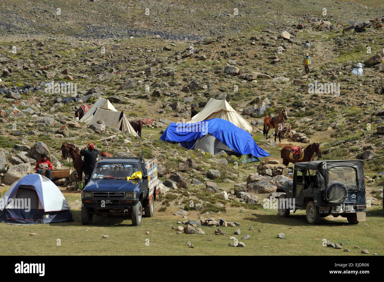 Rival polo teams from Chitral and Gilgit compete during the worlds ...