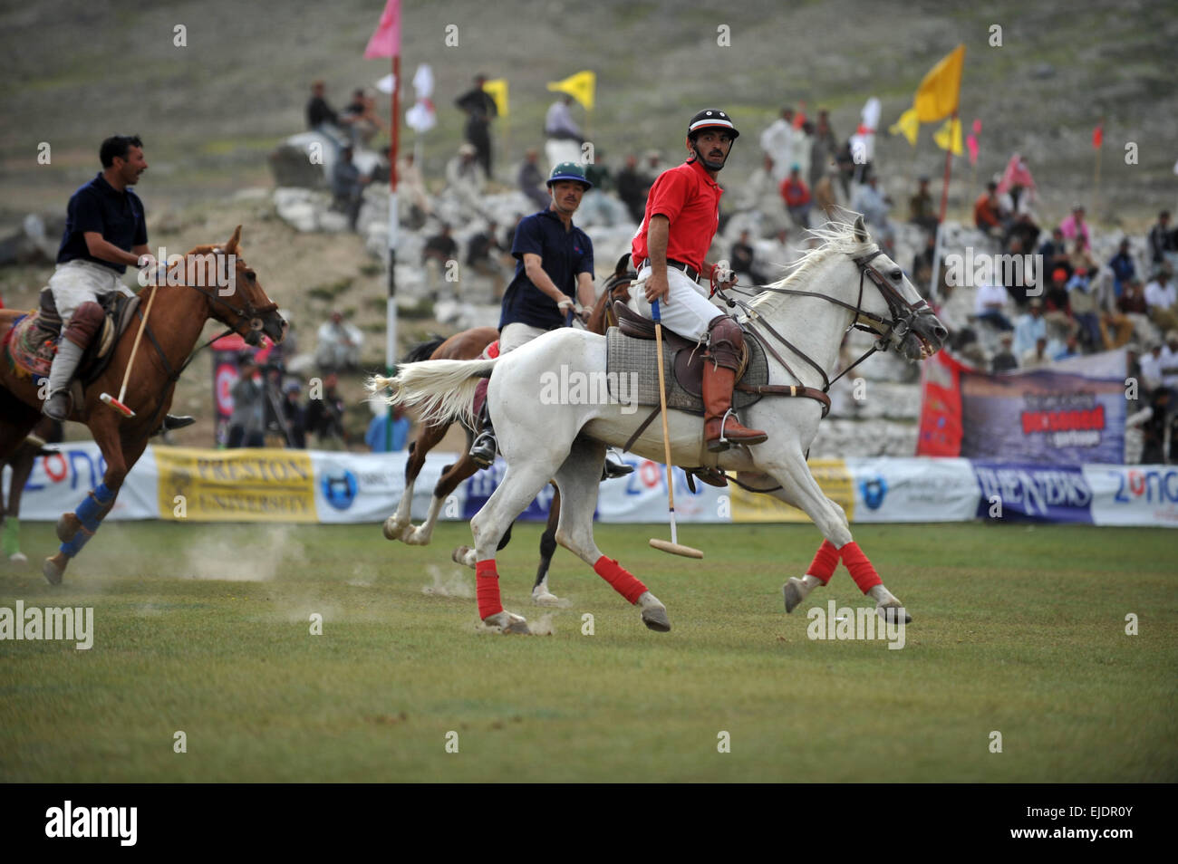 Horse polo gilgit pakistan hi-res stock photography and images - Alamy