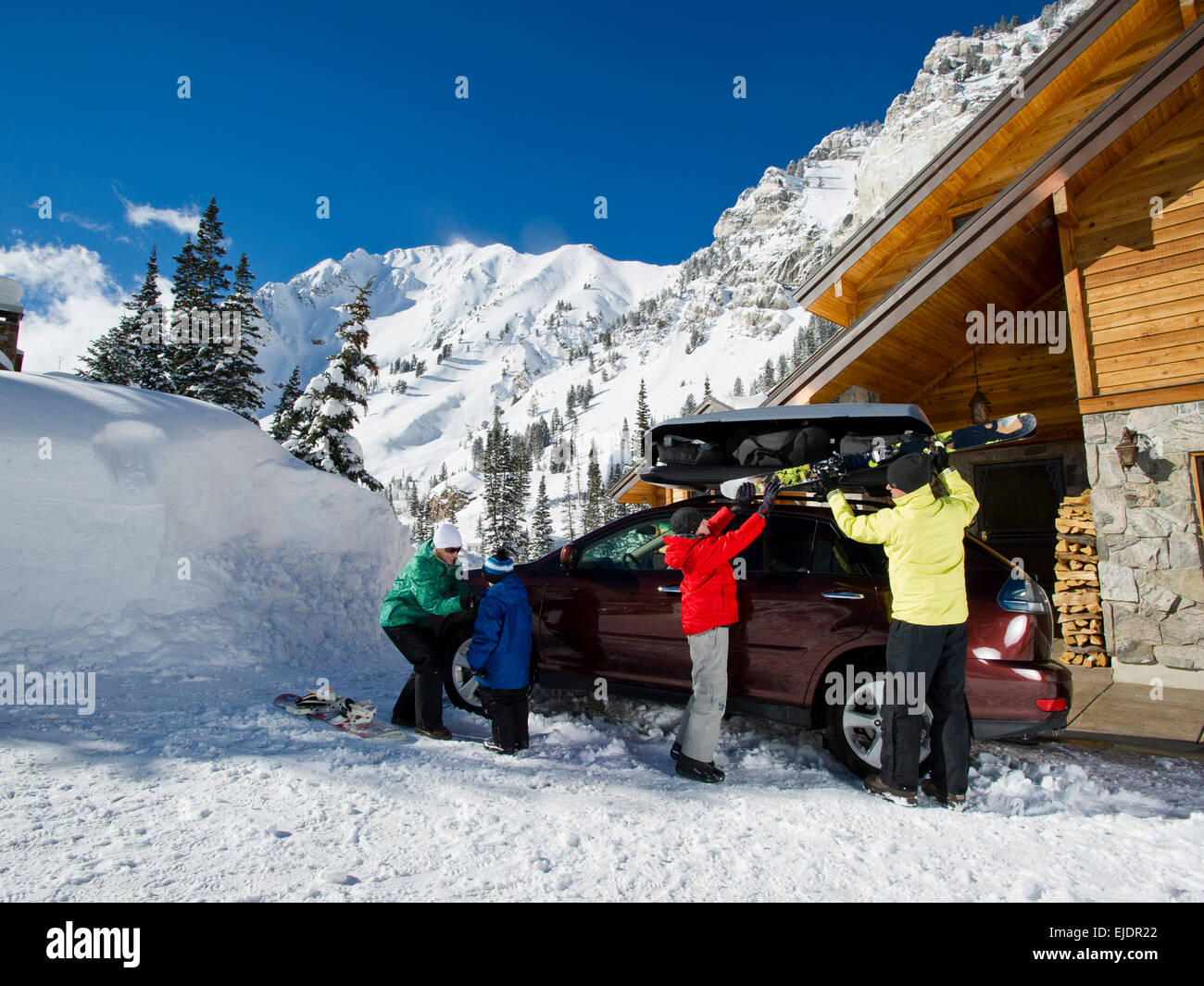 Roof rack loading hi-res stock photography and images - Alamy