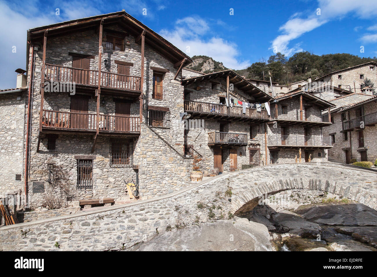Medieval village rural stone hi-res stock photography and images - Alamy