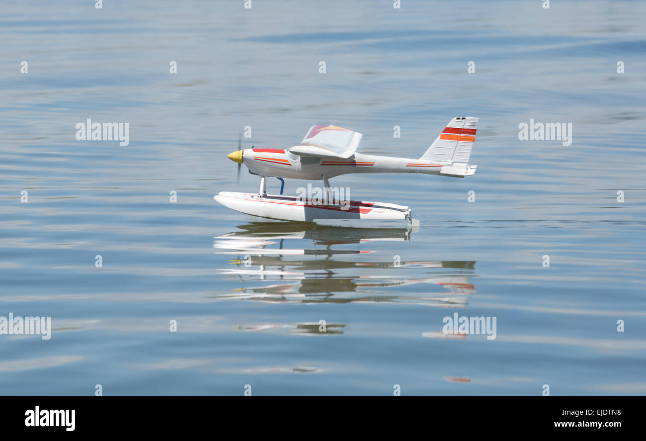 Radio controlled Hydroplane flying and sailing over the Guadiana river ...