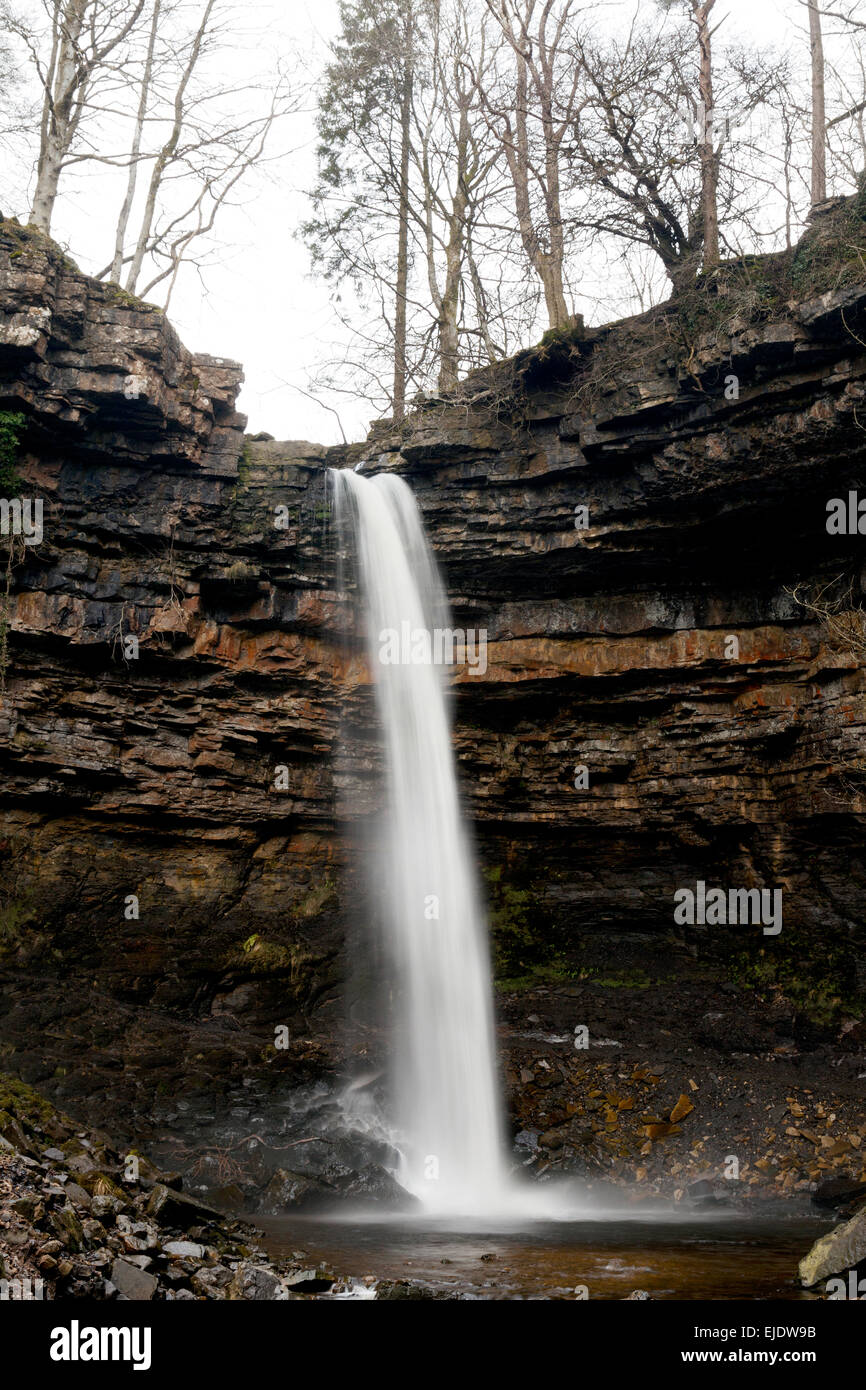 Hardraw Force waterfall, North Yorkshire Dales National Park, England ...