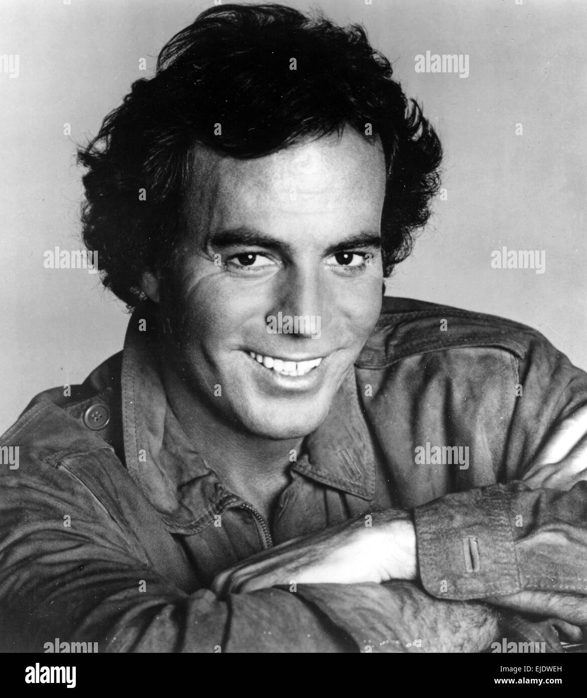 Julio iglesias 1980 hi-res stock photography and images - Alamy