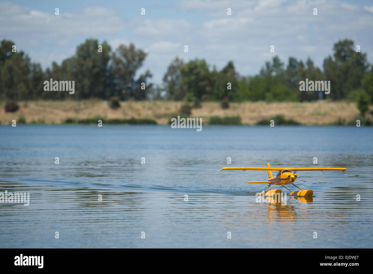 Radio controlled Hydroplane flying and sailing over the Guadiana river ...