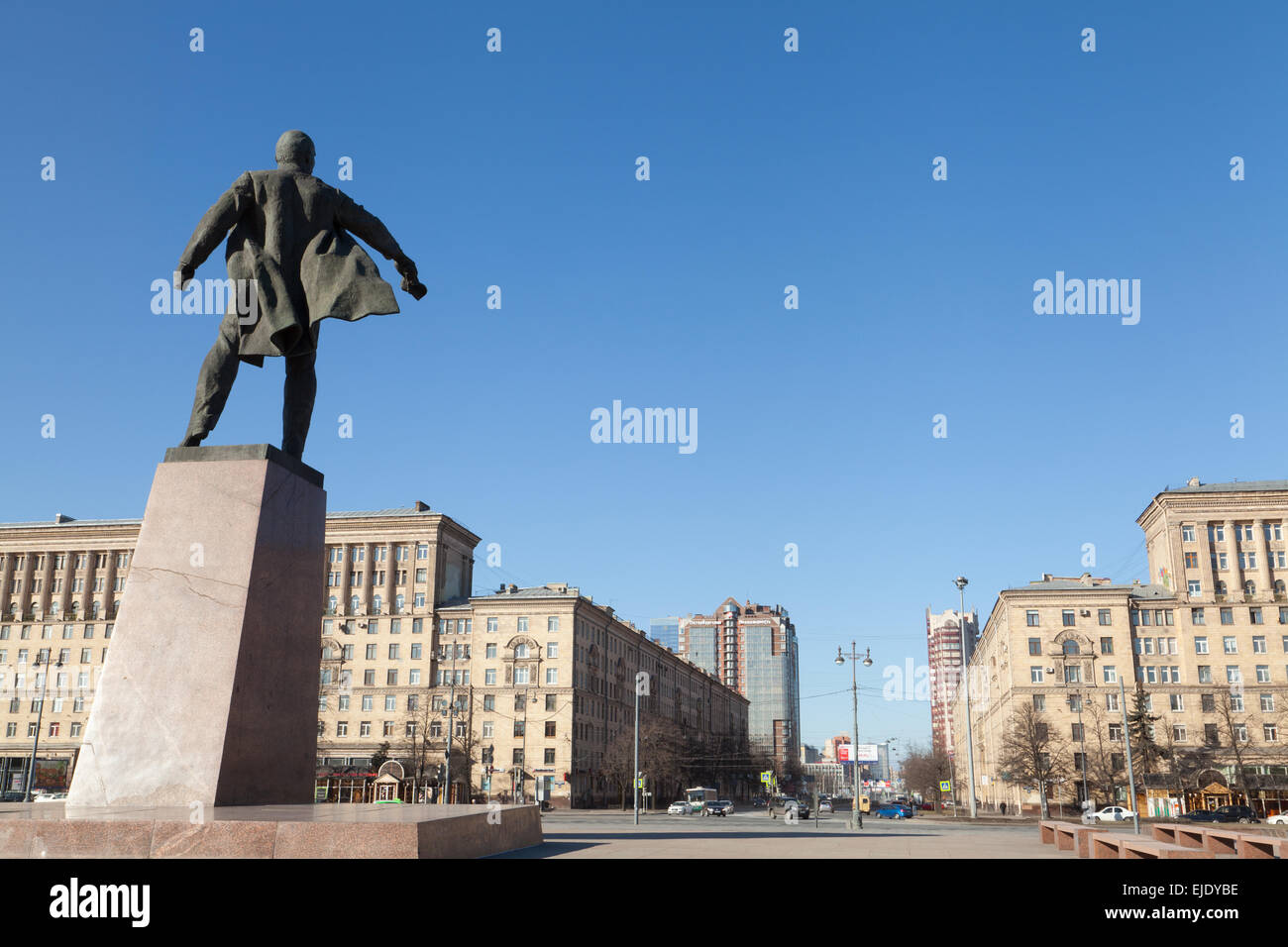 The monument to Vladimir Lenin, Moscow Square, St.Petersburg, Russia ...