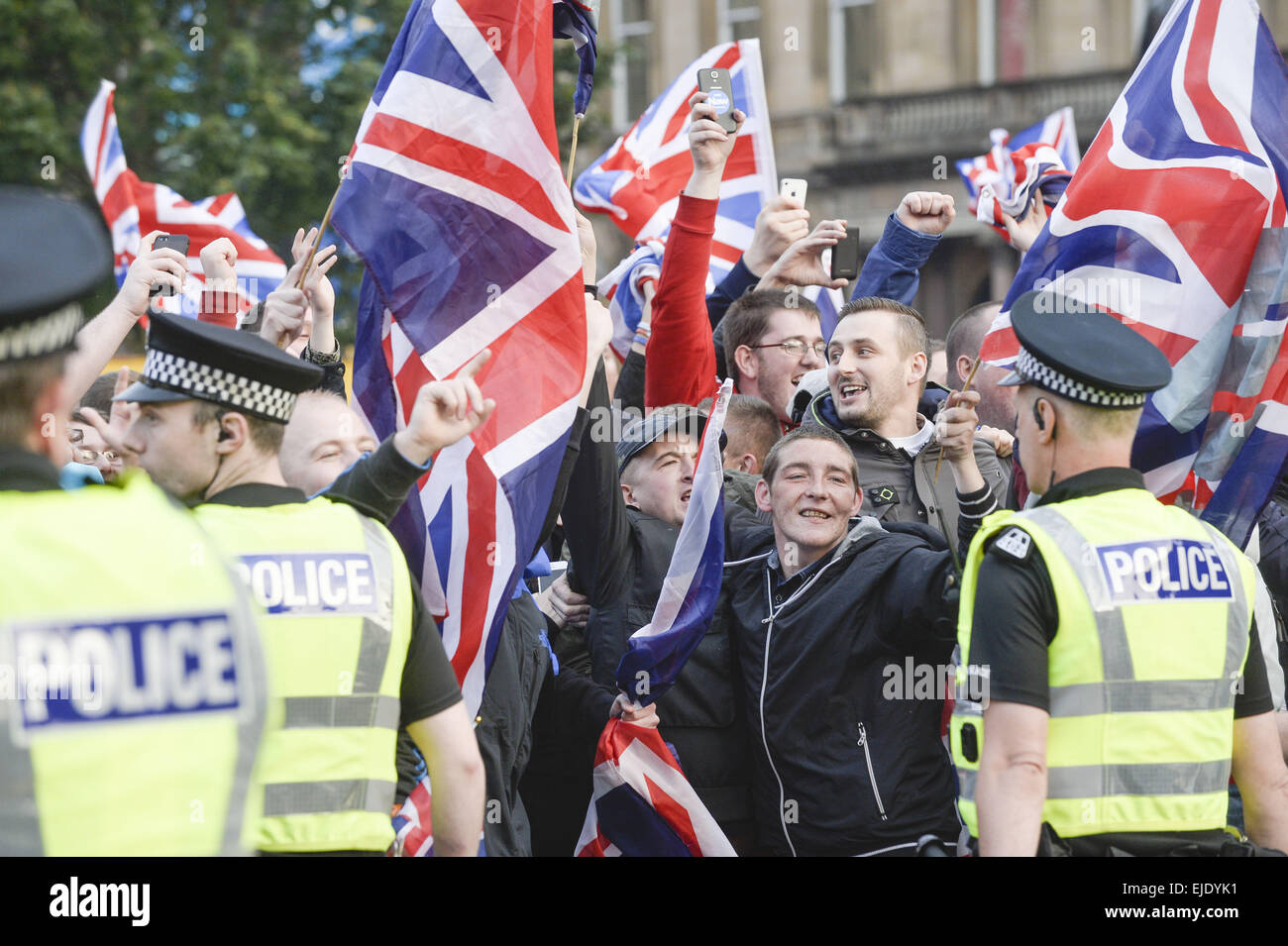 Pro Union and Scottish Independent supporters clash with each other in ...