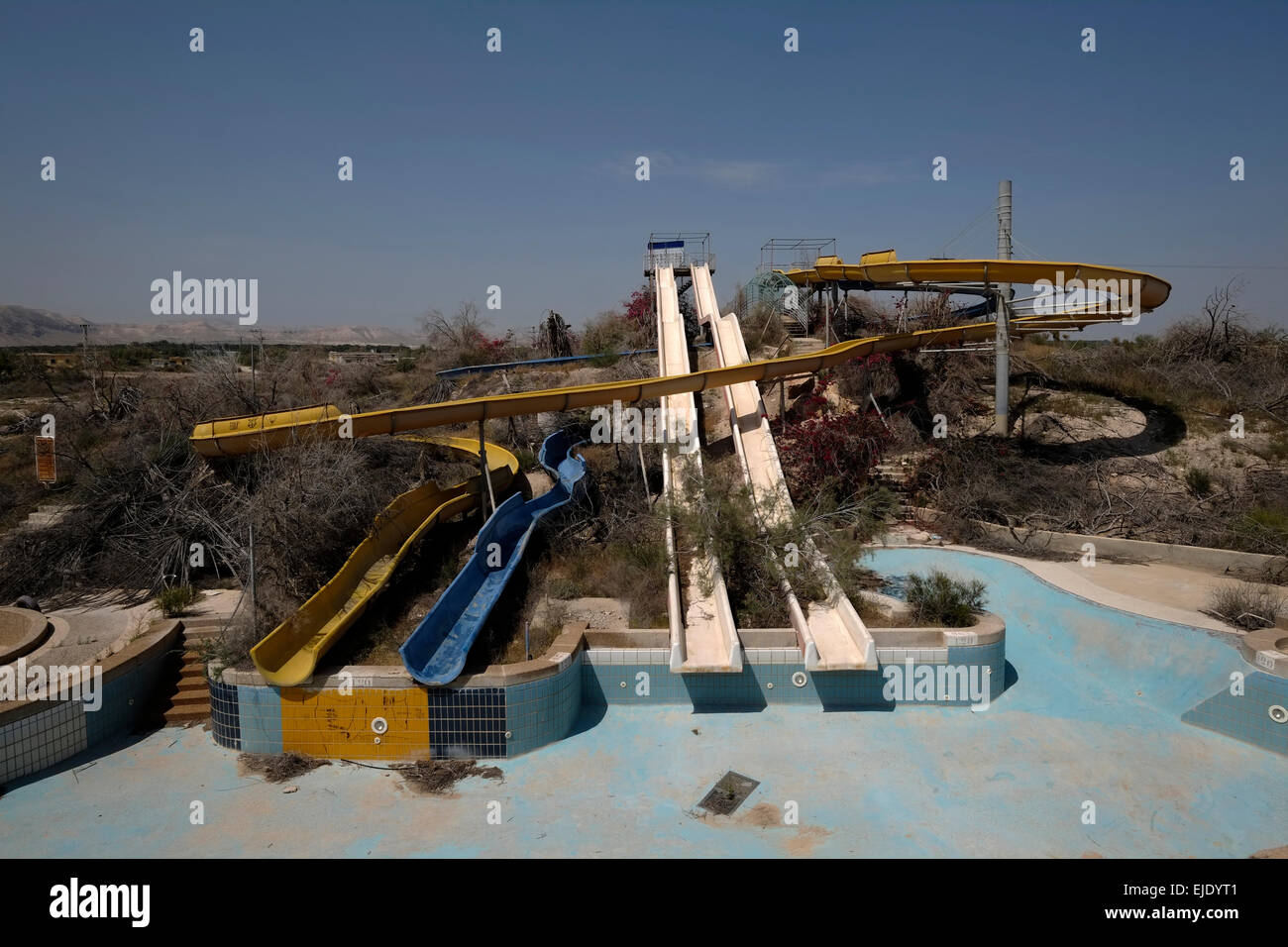 Abandoned water park opposite dead hi-res stock photography and images ...