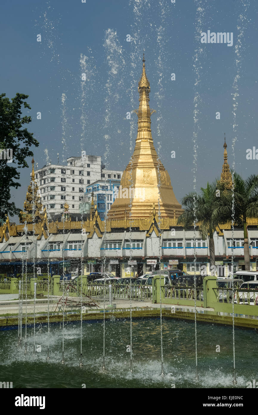 Yangon street scenes, Sule Pagoda Stock Photo - Alamy