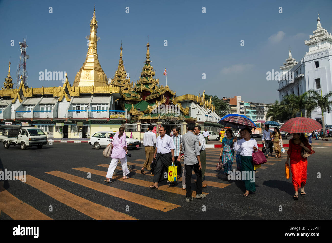 Yangon street scenes, Sule Pagoda Stock Photo - Alamy