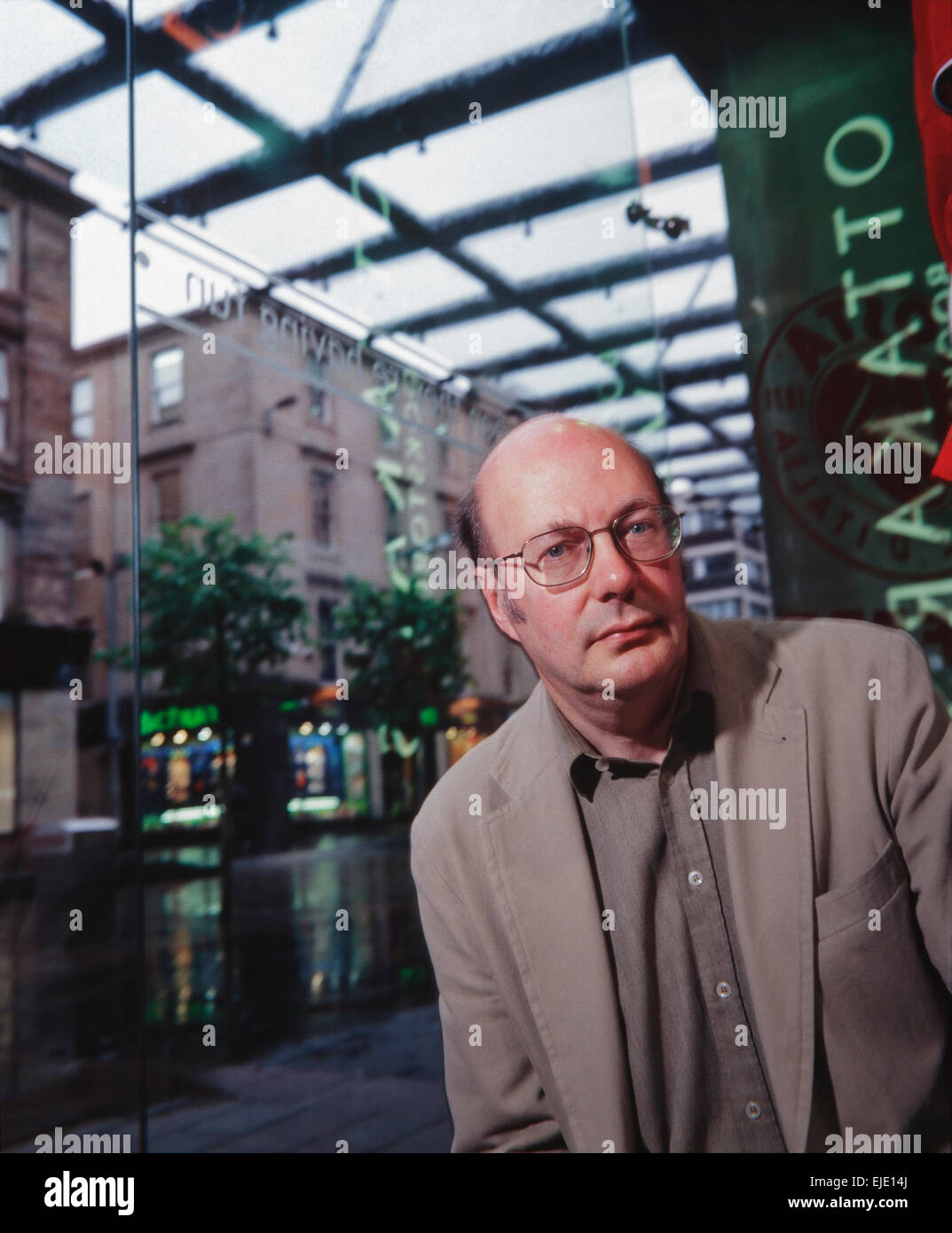 Harry Reid, author and journalist, photographed at Ottakar's Bookshop ...