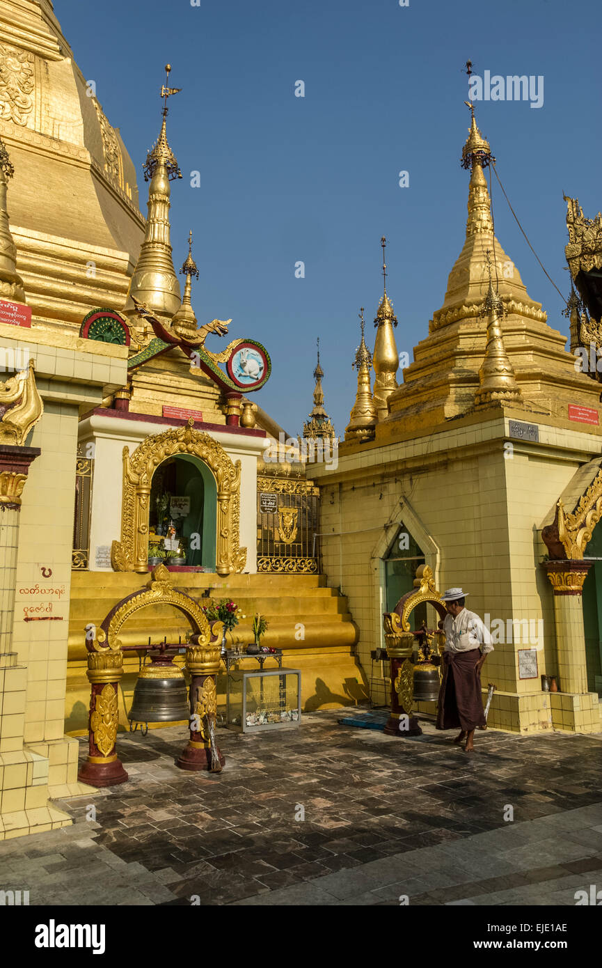 Yangon street scenes hi-res stock photography and images - Alamy