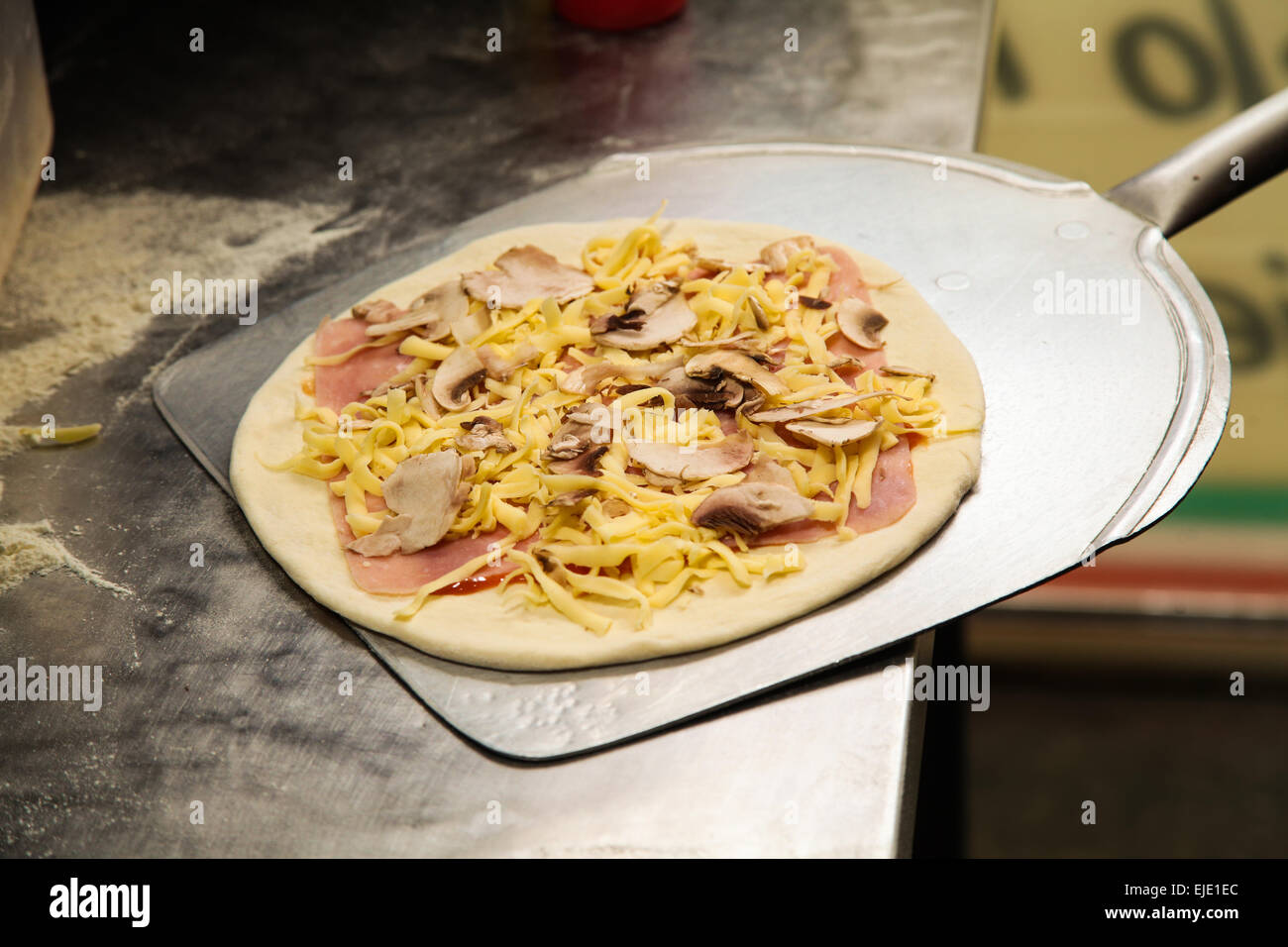 Pizza place hi-res stock photography and images - Alamy