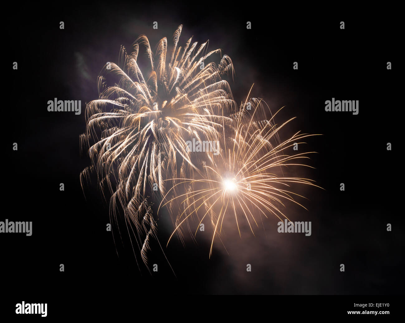 Yellow fireworks hi-res stock photography and images - Alamy