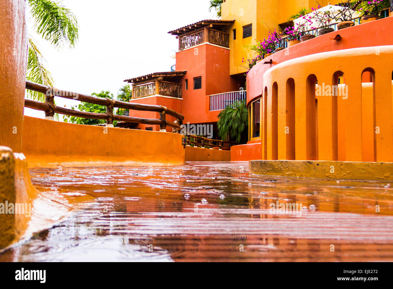 Tropical resort hi-res stock photography and images - Alamy