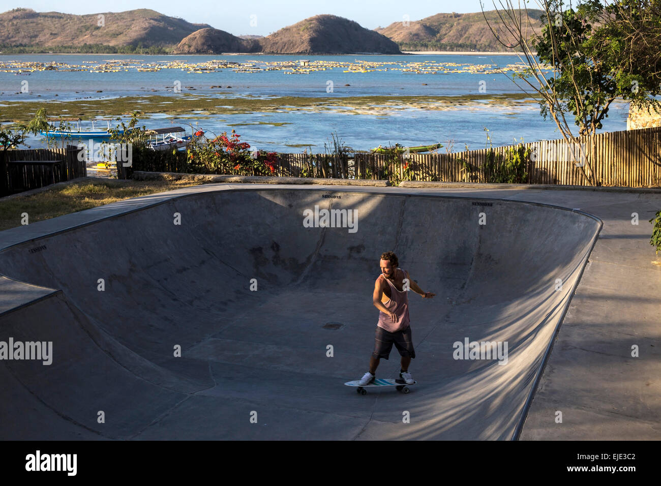 Pool skating hi-res stock photography and images - Alamy