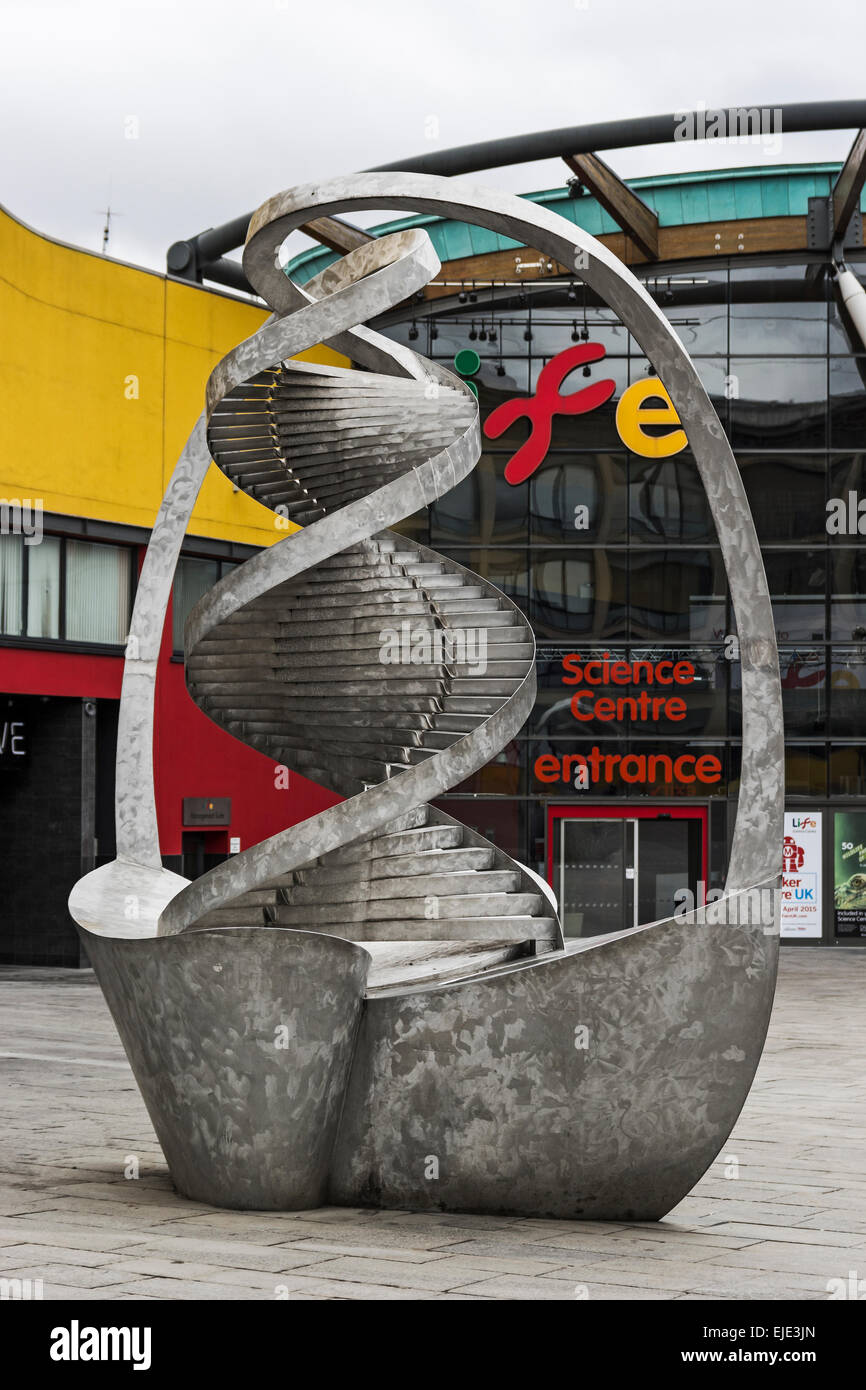 Dna double helix sculpture hi-res stock photography and images - Alamy