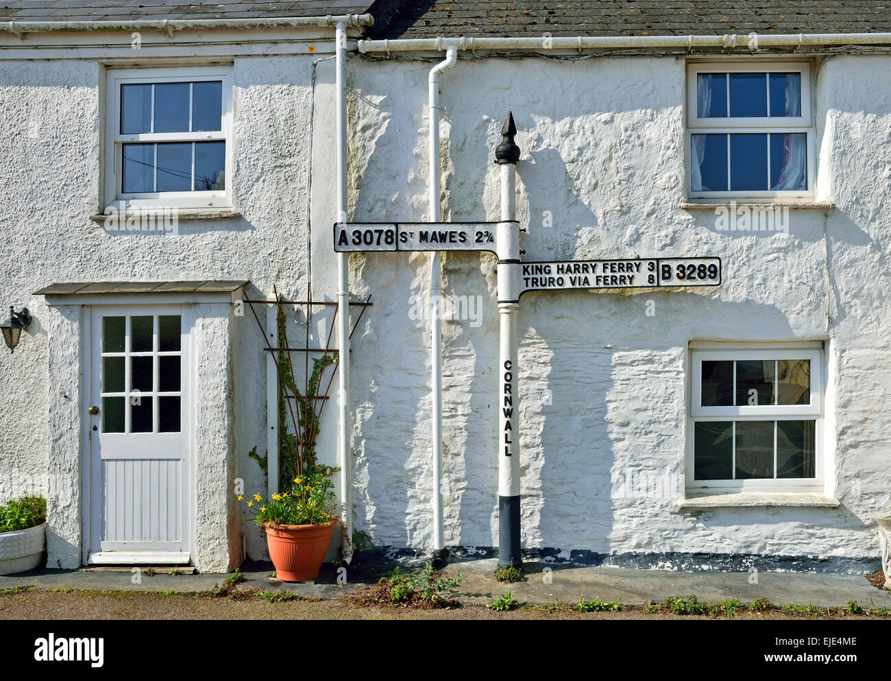 Cornwall road sign hi-res stock photography and images - Alamy
