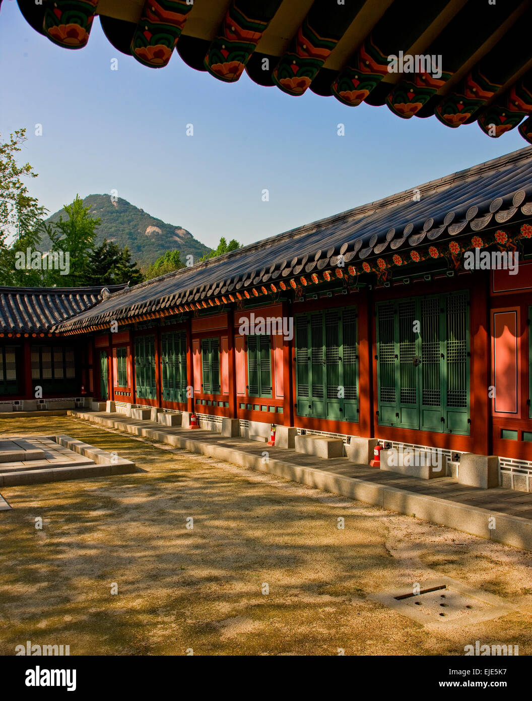 Gyeongbokgung palace seoul vertical hi-res stock photography and images ...